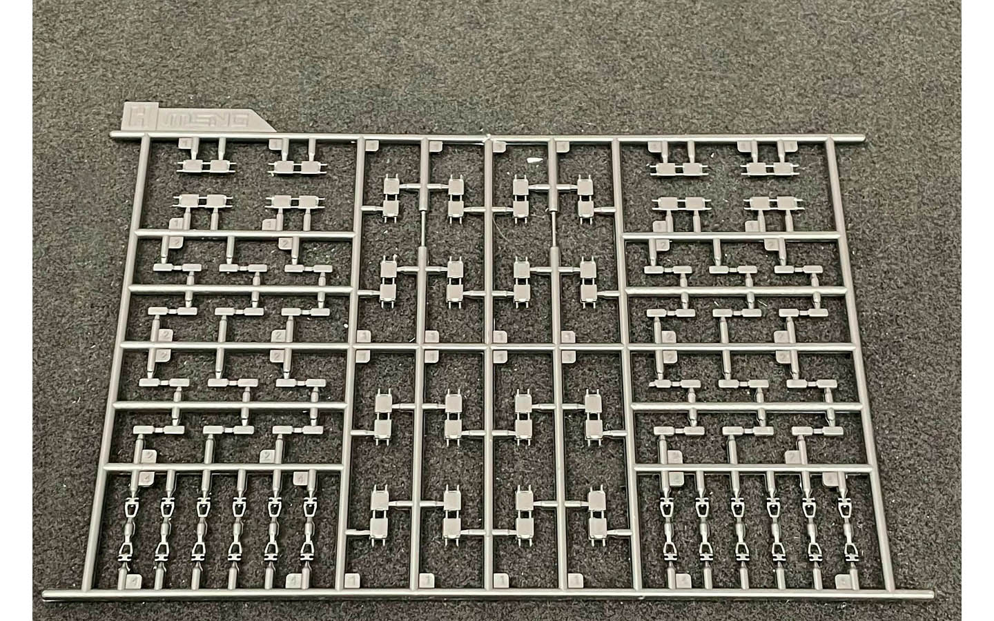 Double-pin Tracks for T-72 & T-90 Main Battle Tanks - Meng SPS-030 ...