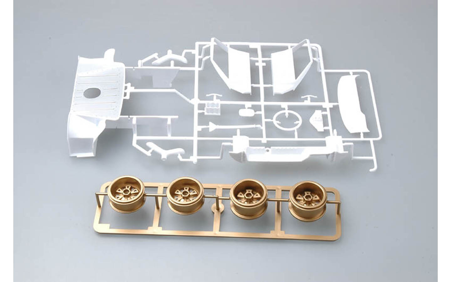 Ford GT40 Mk II, The 1966 Le Mans Winning GT Coupe - Trumpeter 05403 ...