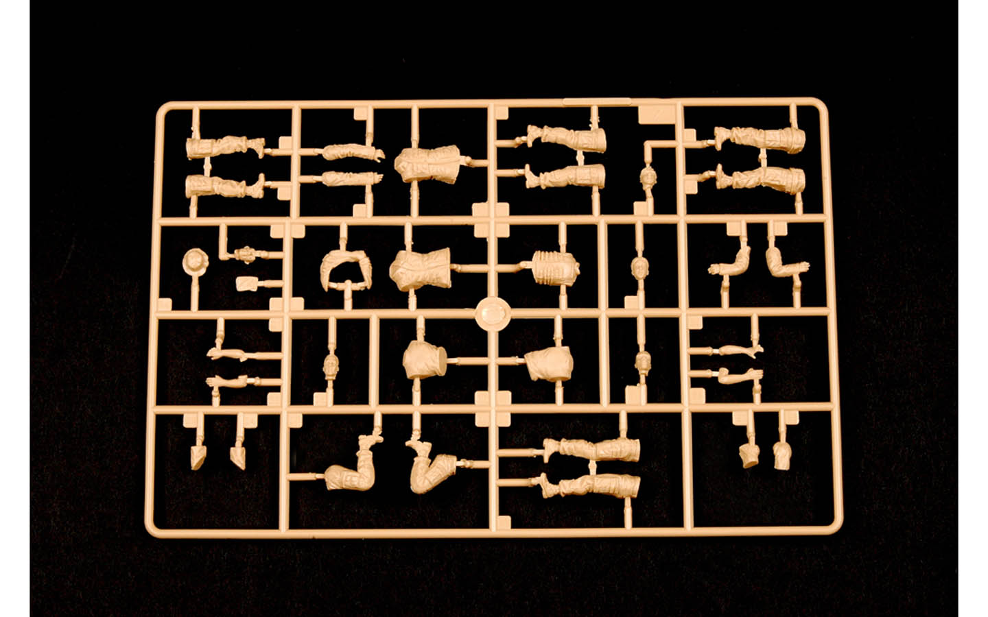 Modern U.S. Soldiers Logistics Supply Team - Trumpeter 00429 ...