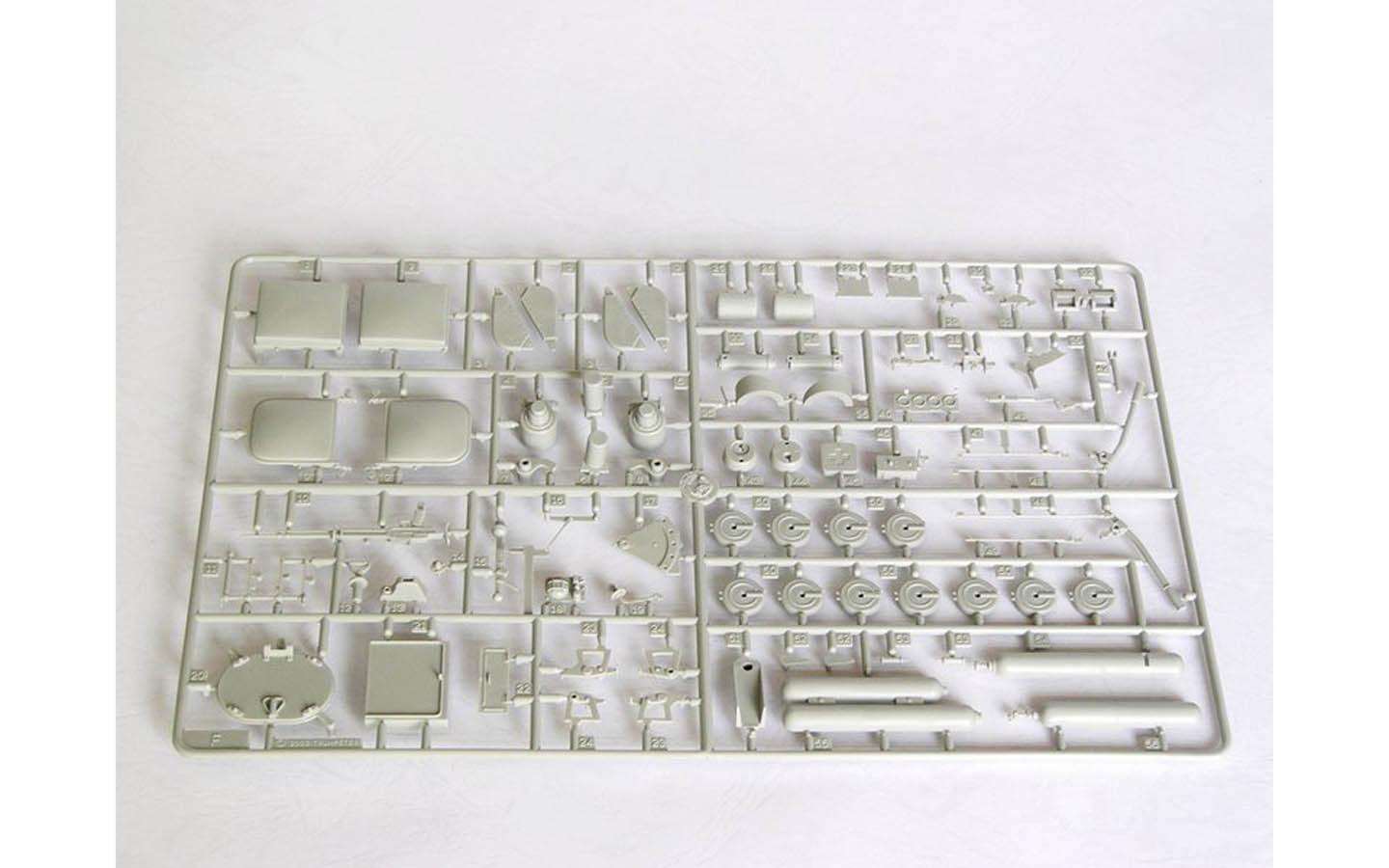 T-34/85 Model 1944 Factory Nr.174 - Trumpeter 00904 | kingshobby.com