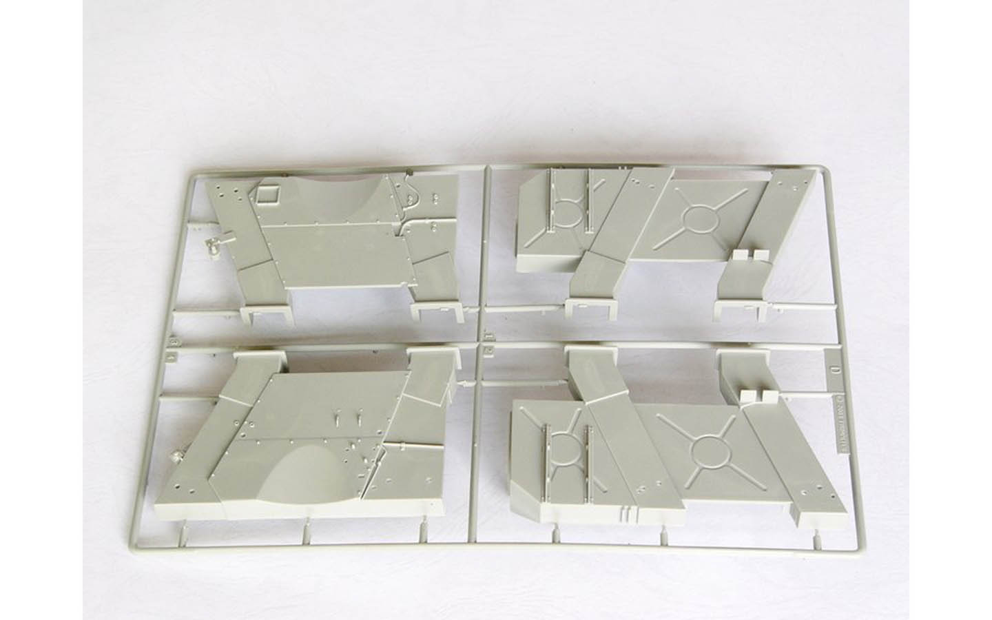 T-34/76 Model 1942 Tank - Trumpeter 00905 | kingshobby.com