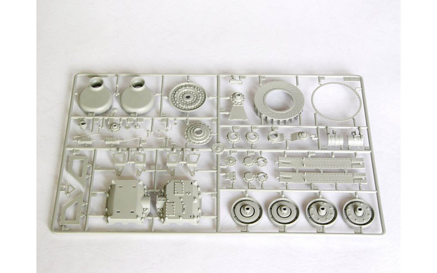T-34/76 Model 1942 Tank - Trumpeter 00905 | kingshobby.com