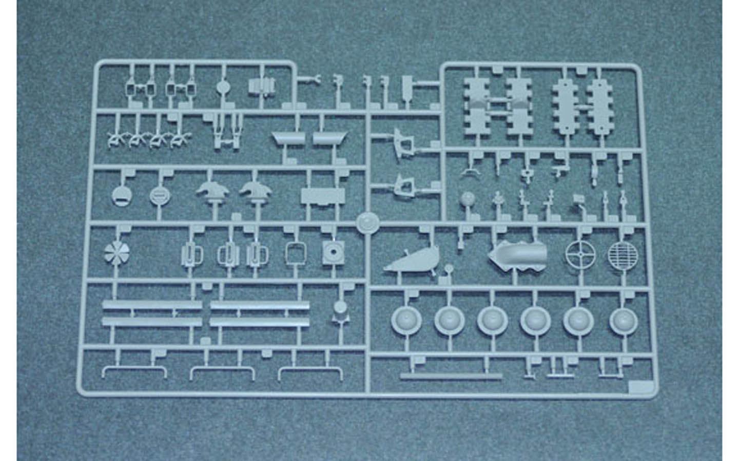 Soviet SU-100 Tank Destroyer - Trumpeter 00915 | kingshobby.com