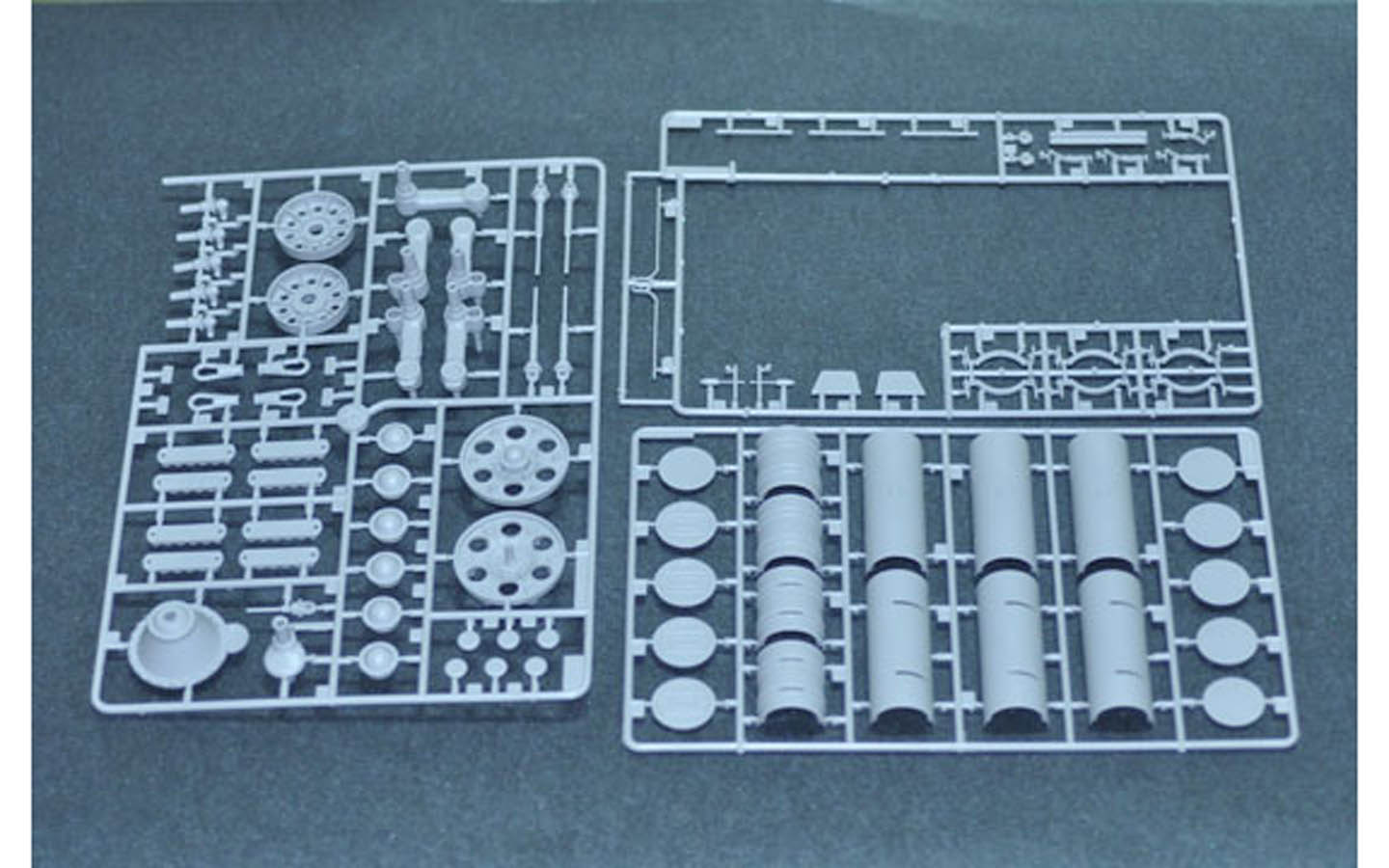 Soviet SU-100 Tank Destroyer - Trumpeter 00915 | kingshobby.com