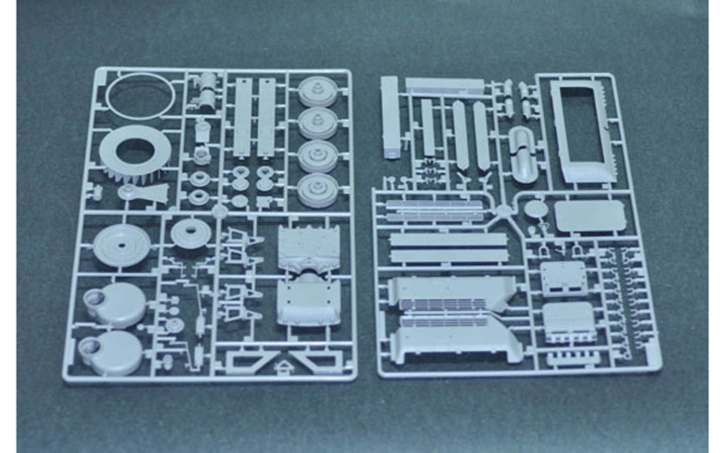 Soviet SU-100 Tank Destroyer - Trumpeter 00915 | kingshobby.com