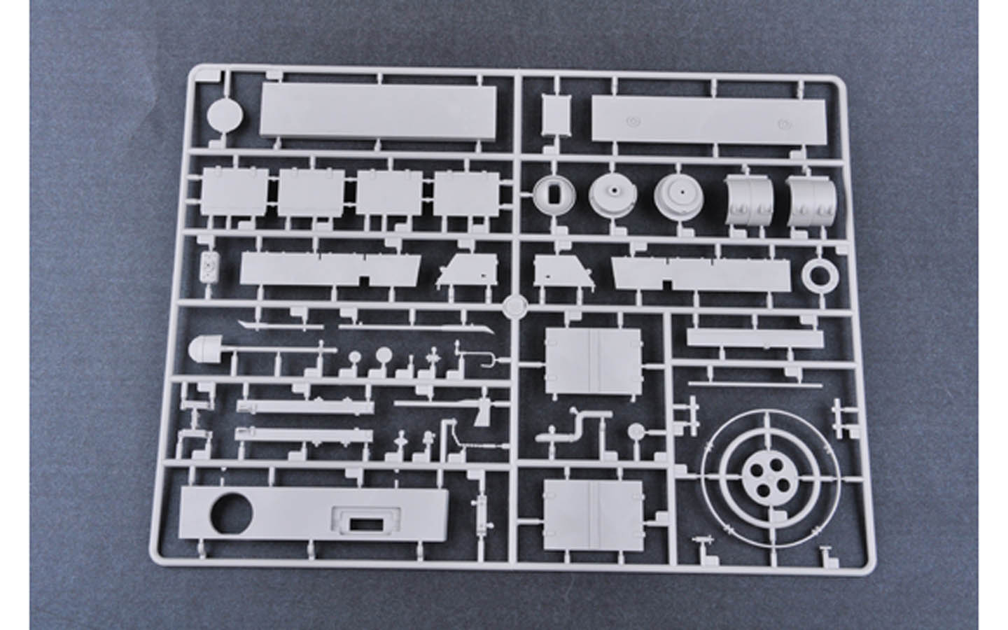 German PzKpfw IV Ausf. F2 Medium Tank - Trumpeter 00919 | kingshobby.com