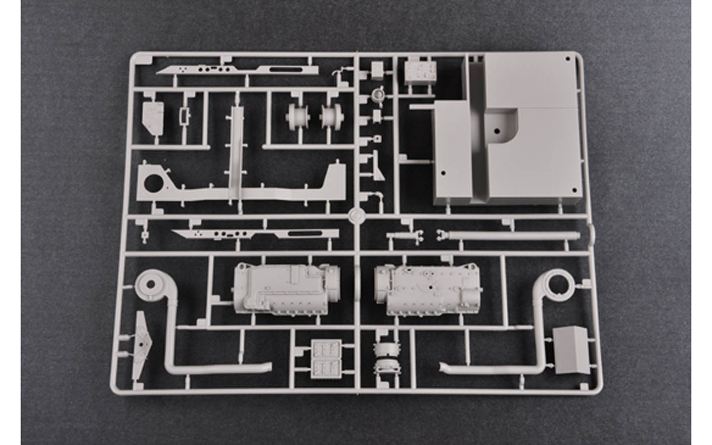German PzKpfw IV Ausf. J Medium Tank - Trumpeter 00921 | kingshobby.com