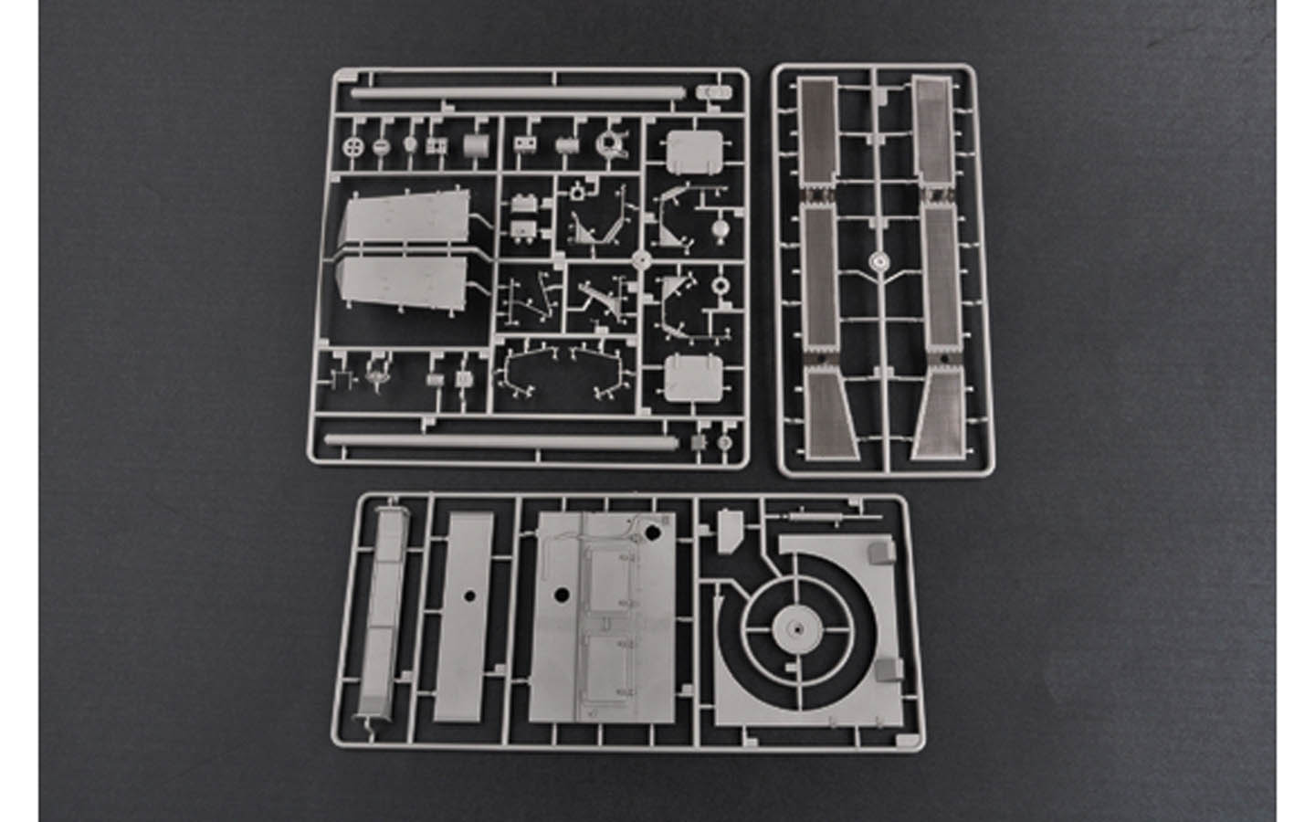 German PzKpfw IV Ausf. J Medium Tank - Trumpeter 00921 | kingshobby.com