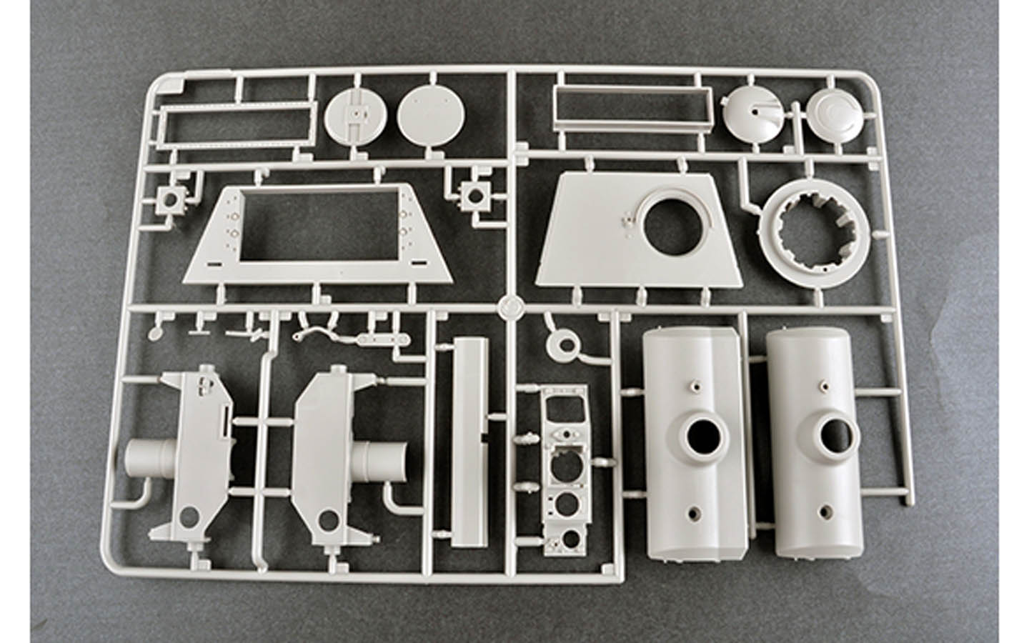 German Sd.Kfz. 171 Panther Ausf. G, Early version - Trumpeter 00928 ...