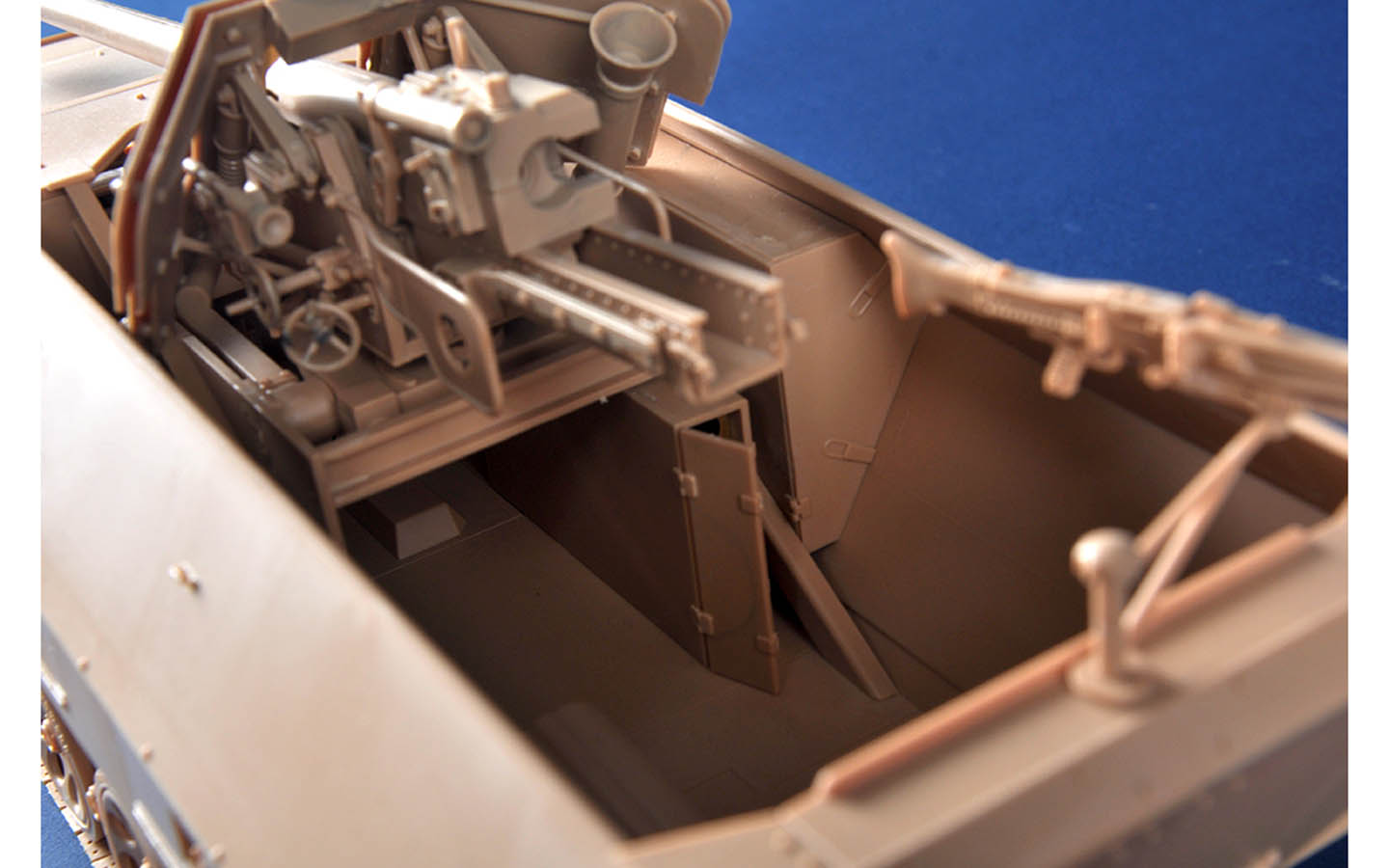 Sd.Kfz. 251/22 Ausf. D - Trumpeter 00943 | kingshobby.com