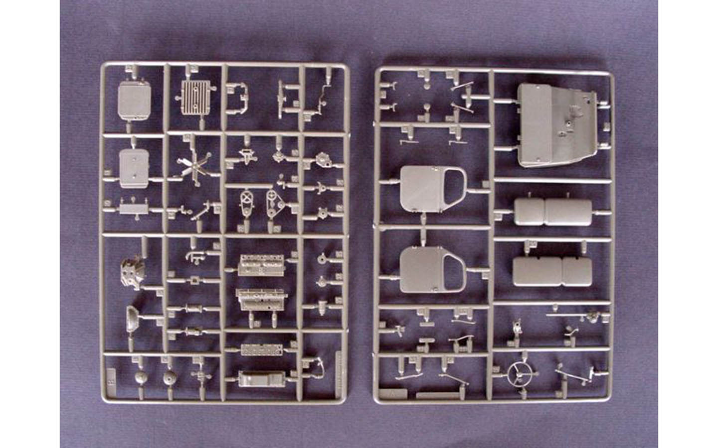 Chinese Jiefang CA-30 Military Truck - Trumpeter 01002 | kingshobby.com
