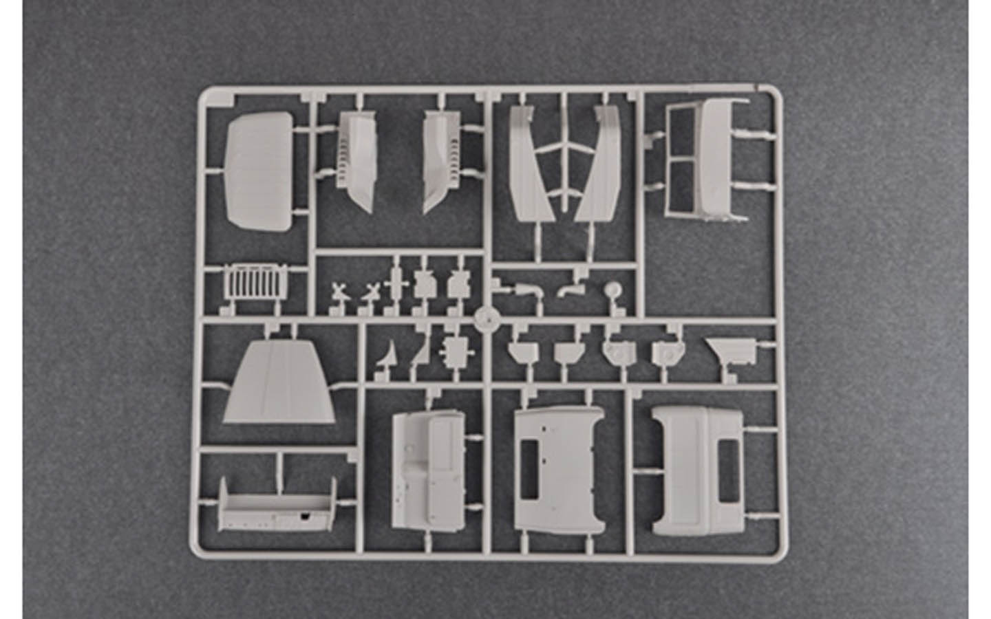 Russian URAL-4320 Truck - Trumpeter 01012 | kingshobby.com