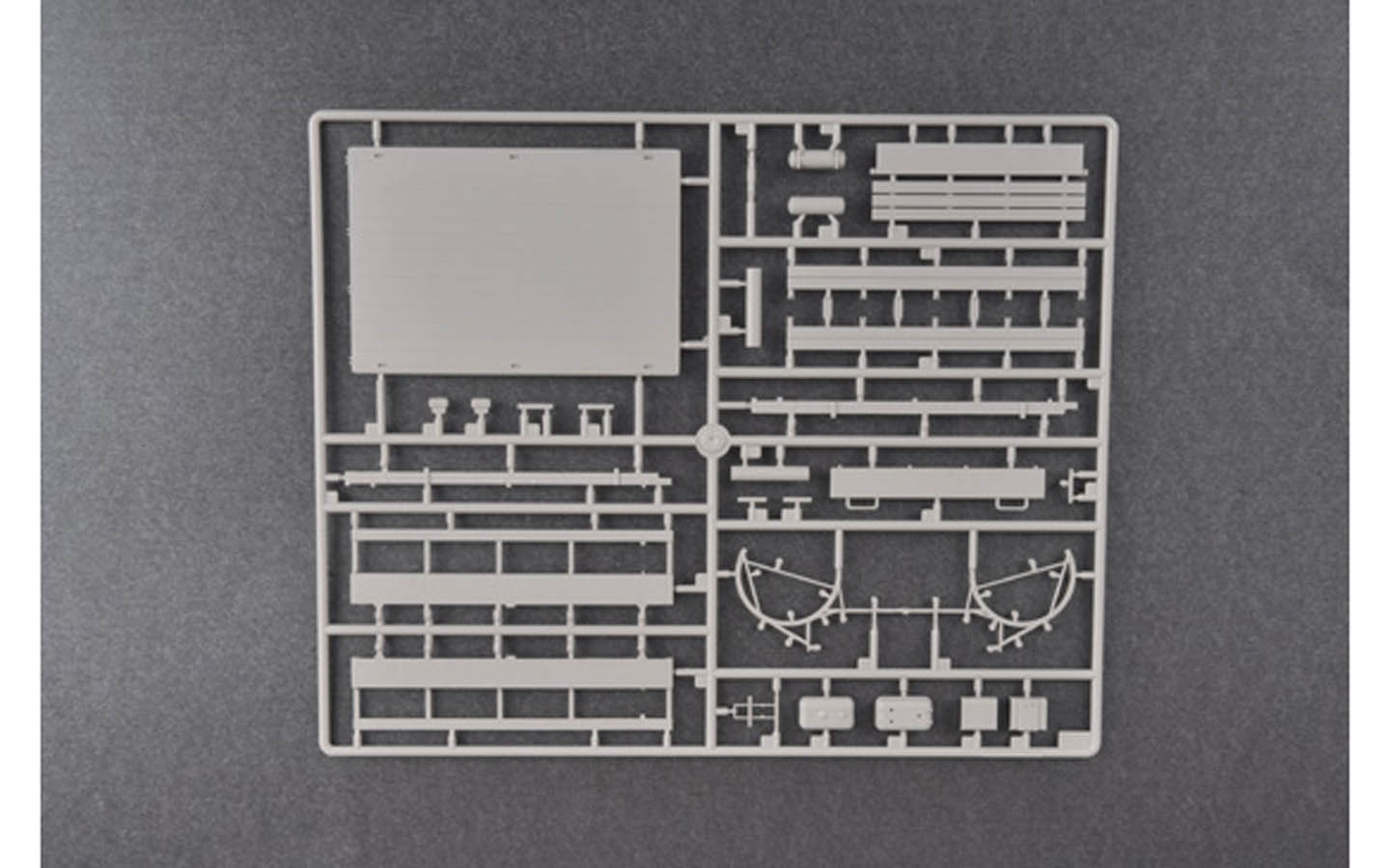Russian URAL-4320 Truck - Trumpeter 01012 | kingshobby.com