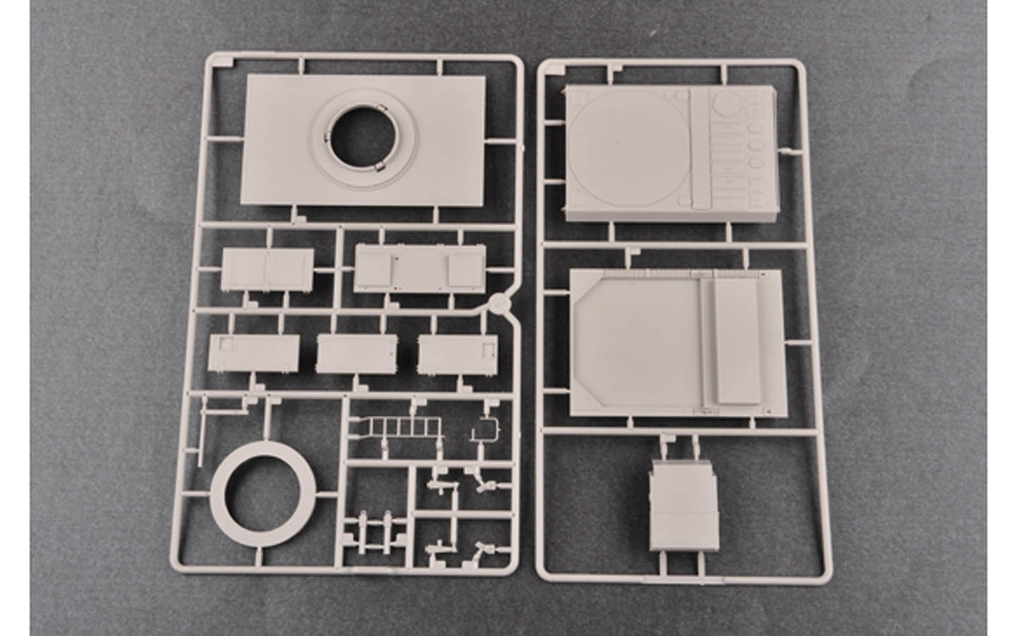 M901 Launching Station & AN/MPQ-53 Radar set of MIM-104, Patriot SAM ...
