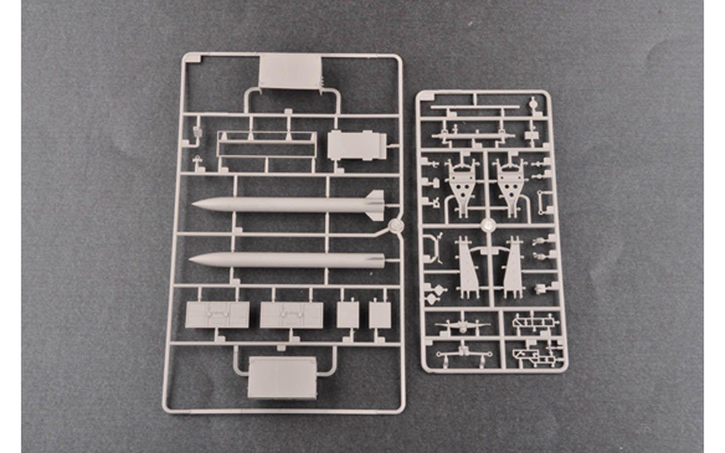 M901 Launching Station & AN/MPQ-53 Radar set of MIM-104, Patriot SAM ...