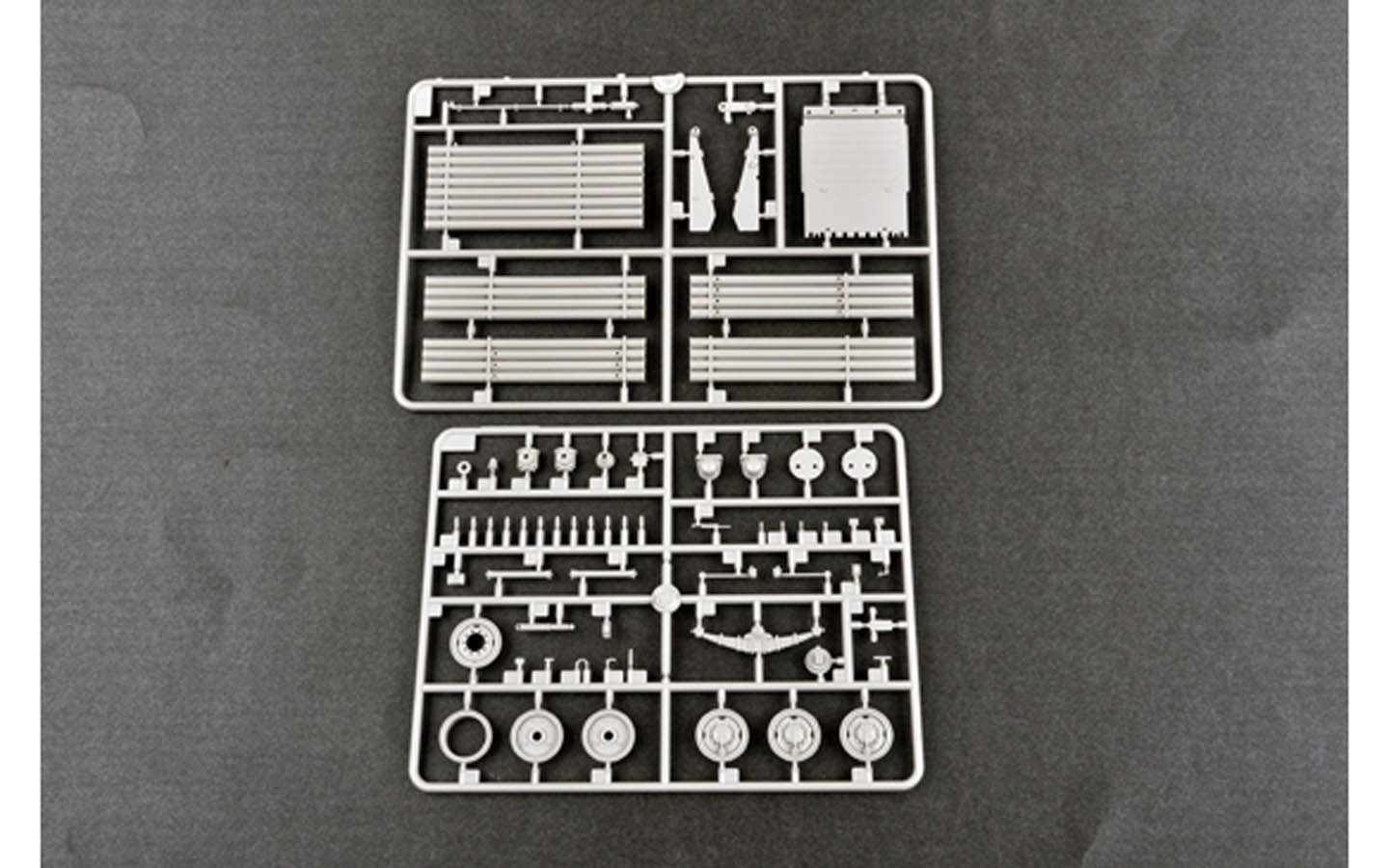 Russian BM-21 Grad Multiple Rocket Launcher - Trumpeter 01028 ...