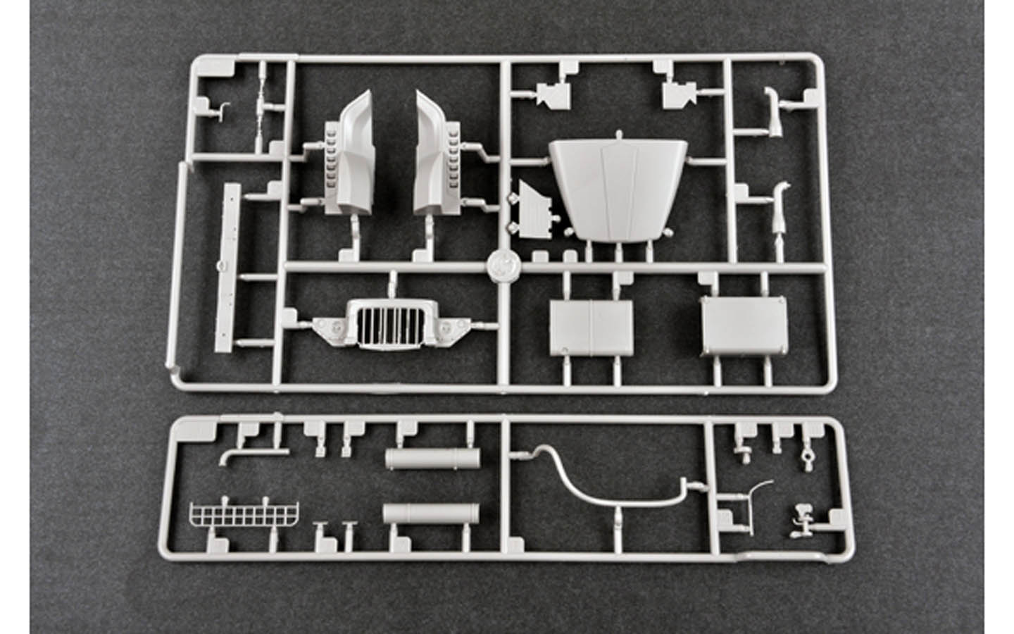 Russian BM-21 Grad Multiple Rocket Launcher - Trumpeter 01028 ...