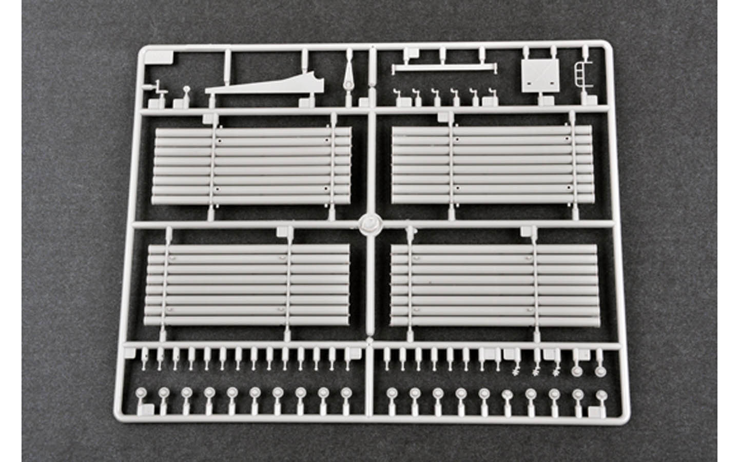 Russian BM-21 Grad Multiple Rocket Launcher - Trumpeter 01028 ...
