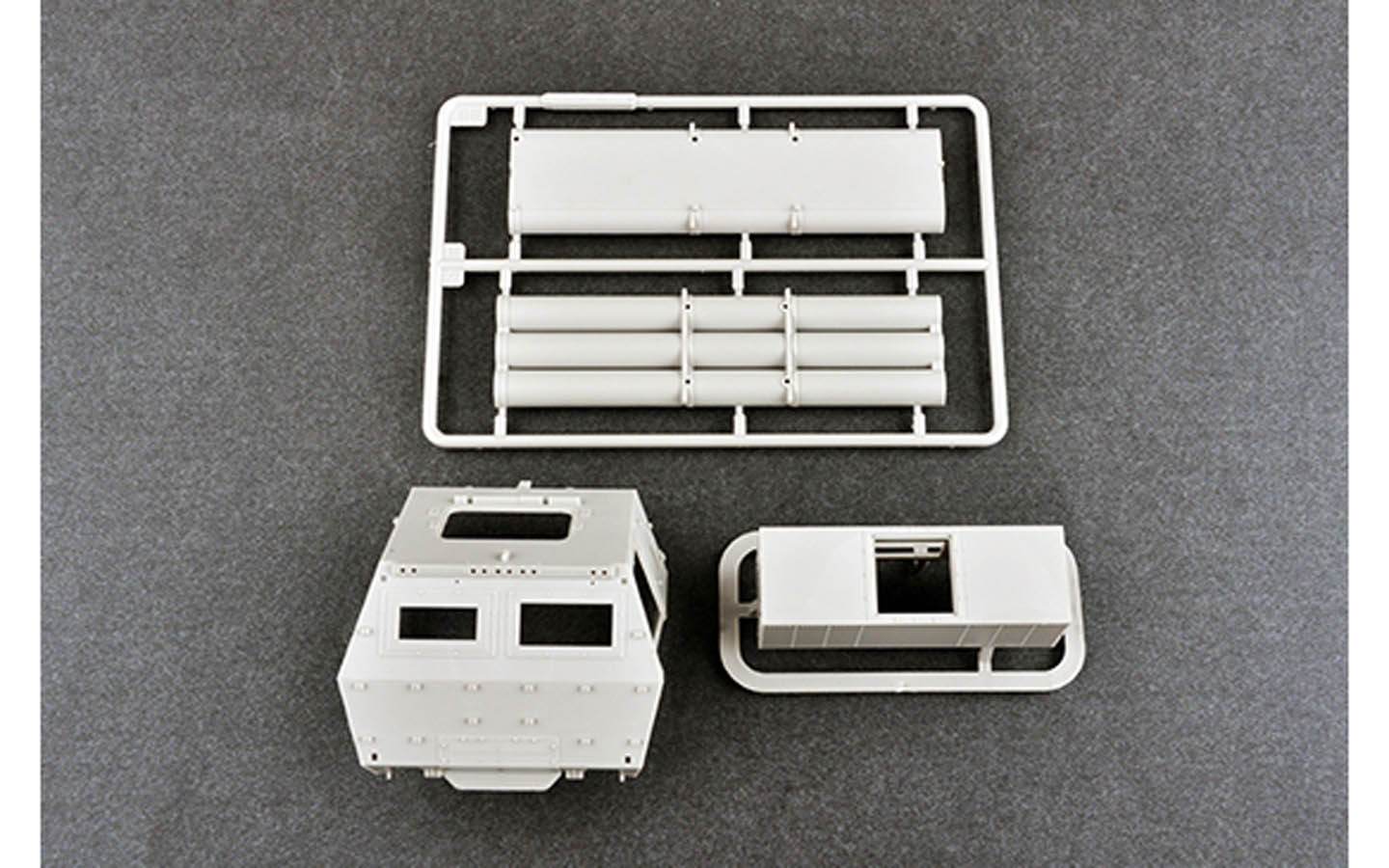 M142 High Mobility Artillery Rocket System (HIMARS) - Trumpeter 01041 ...