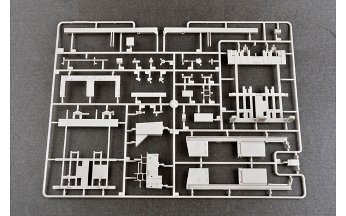 M270/A1 Multiple Launch Rocket System - Trumpeter 01049 | kingshobby.com