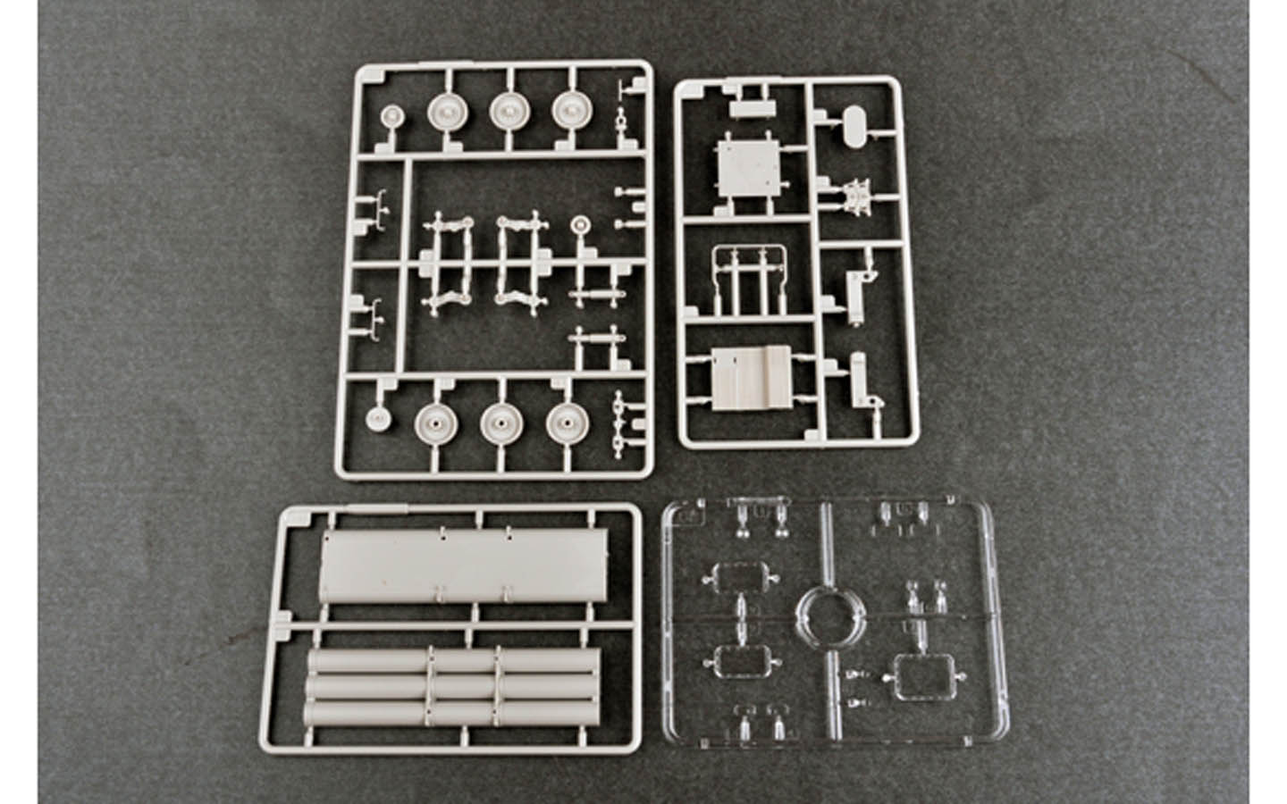 M270/A1 Multiple Launch Rocket System - Trumpeter 01049 | kingshobby.com