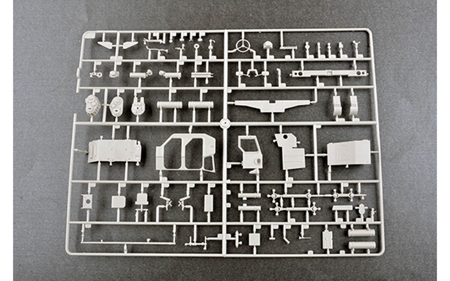 MAZ-7313 Truck - Trumpeter 01050 | kingshobby.com