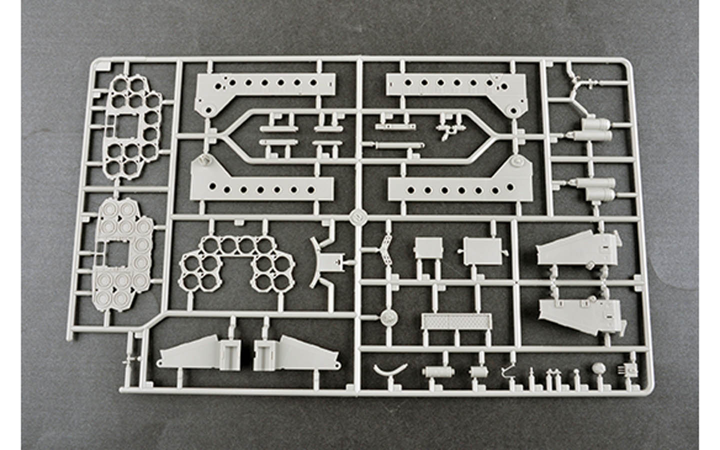 PHL-03 Multiple Launch Rocket System - Trumpeter 01069 | kingshobby.com