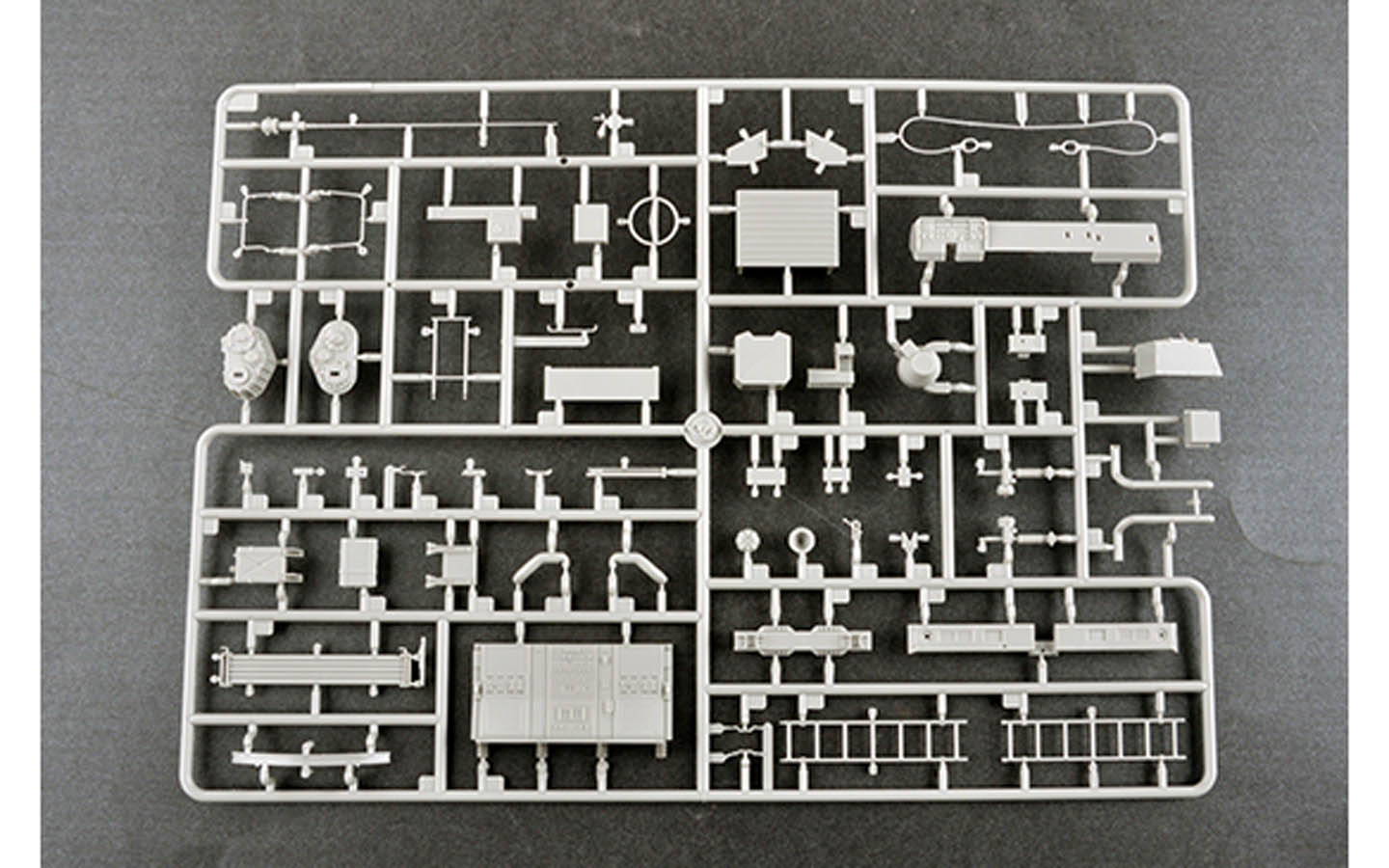 PHL-03 Multiple Launch Rocket System - Trumpeter 01069 | kingshobby.com