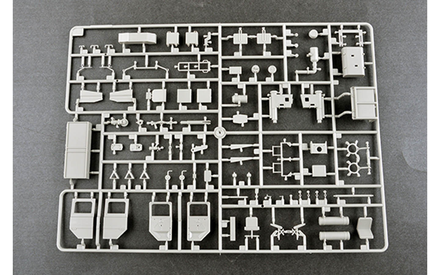 PHL-03 Multiple Launch Rocket System - Trumpeter 01069 | kingshobby.com