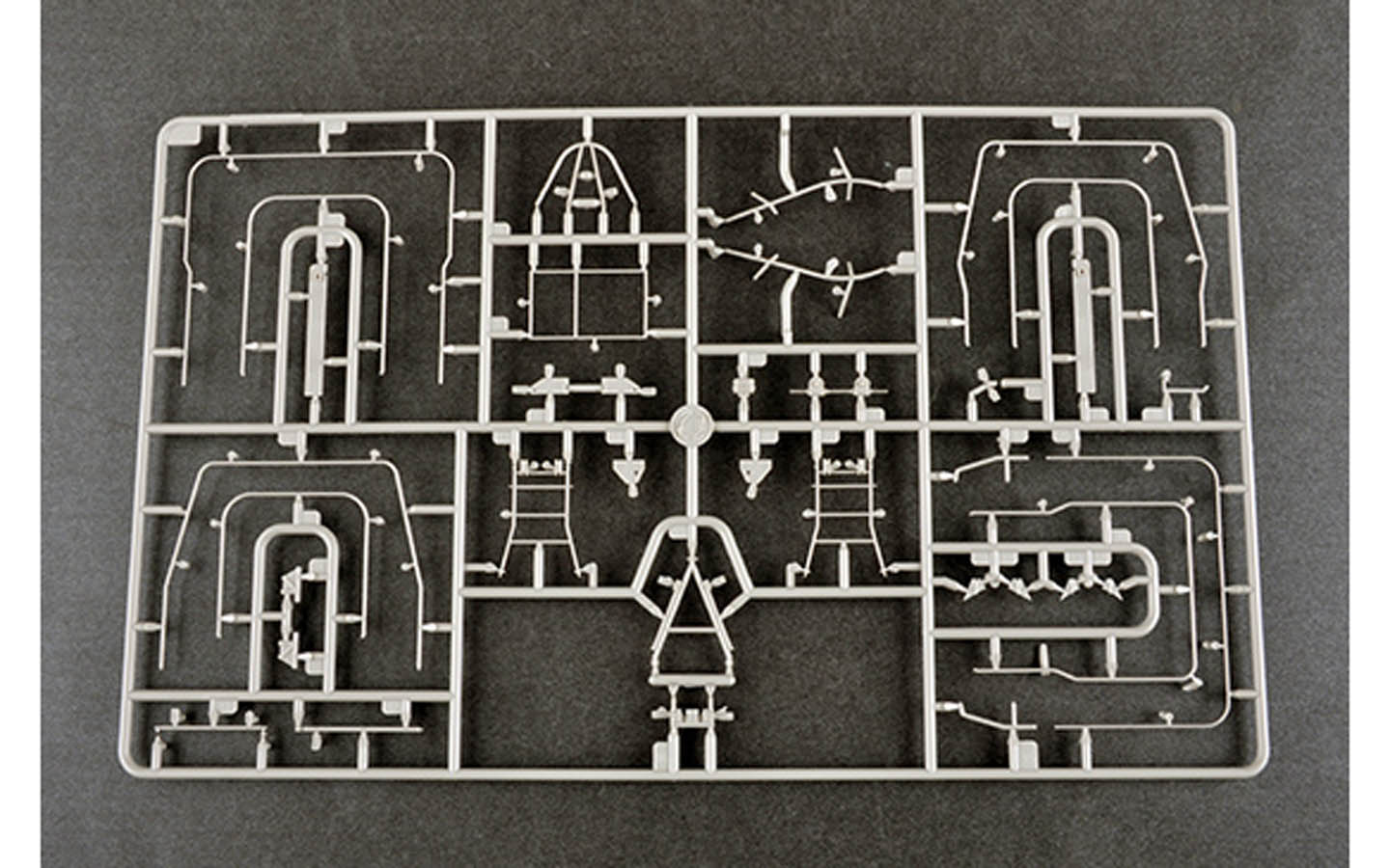 Soviet Zil-131V Tow 2T3M1 Trailer with 8K14 Missile - Trumpeter 01081 | kingshobby.com