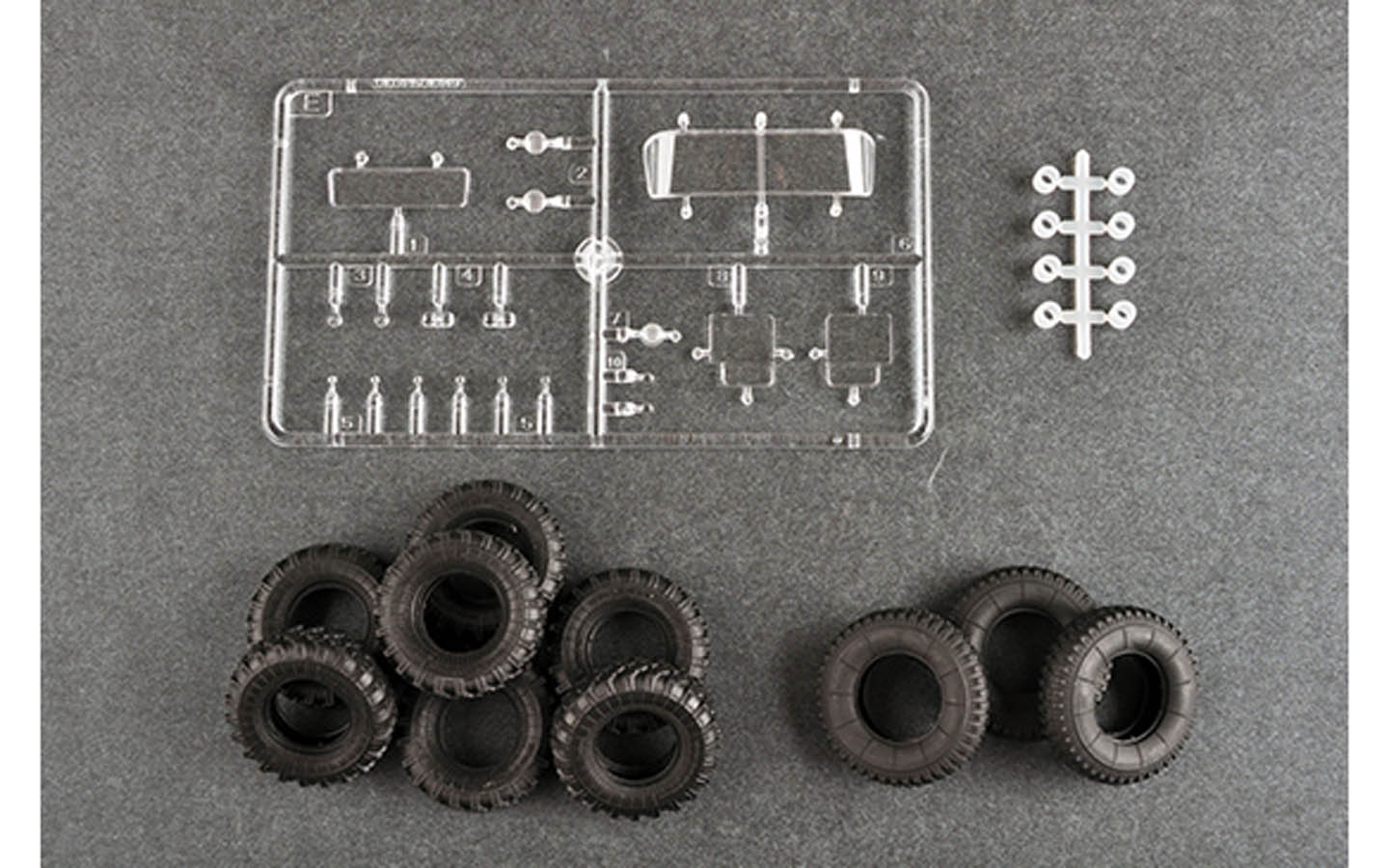 Soviet Zil-131V Tow 2T3M1 Trailer with 8K14 Missile - Trumpeter 01081 | kingshobby.com