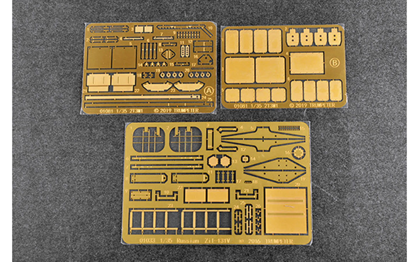 Soviet Zil-131V Tow 2T3M1 Trailer with 8K14 Missile - Trumpeter 01081 | kingshobby.com