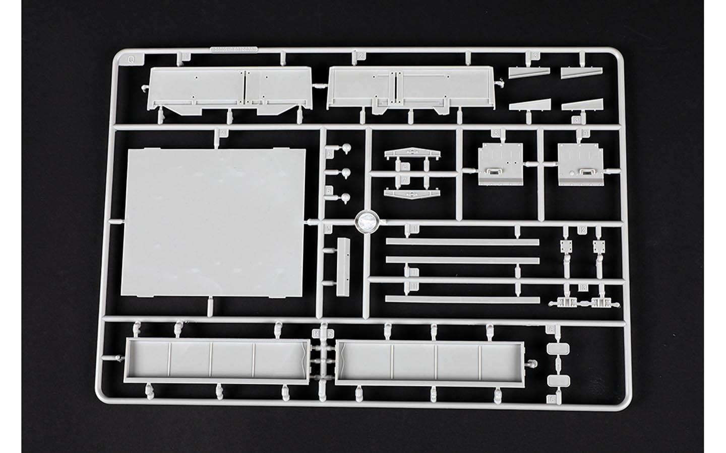 KZKT-74282 Heavy Tractor - Trumpeter 01090 | kingshobby.com