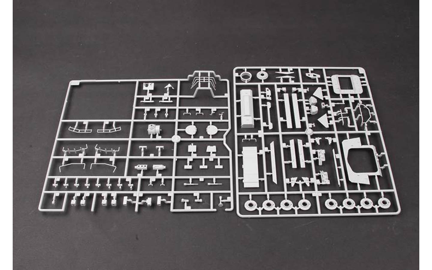 LAV-III, 8x8 Wheeled Armoured Vehicle - Trumpeter 01519 | kingshobby.com