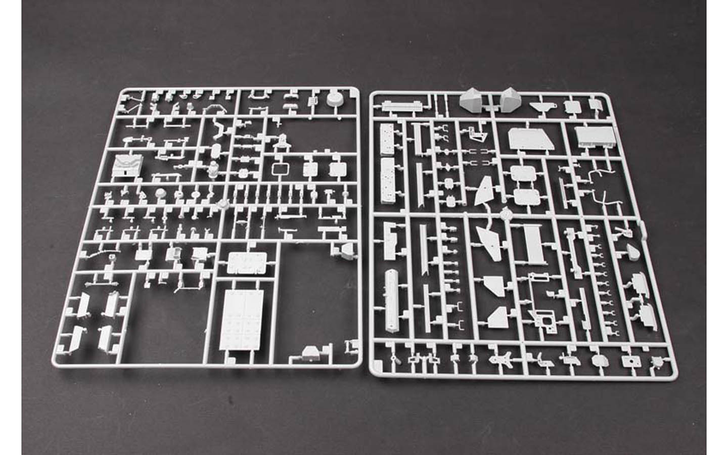 LAV-III, 8x8 Wheeled Armoured Vehicle - Trumpeter 01519 | kingshobby.com