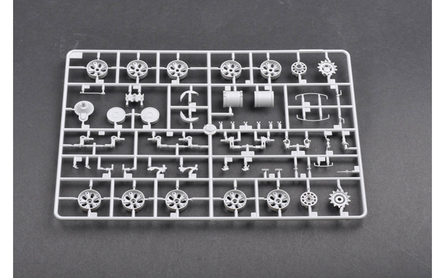 Russian T-62 ERA (Model 1972) - Trumpeter 01556 | kingshobby.com