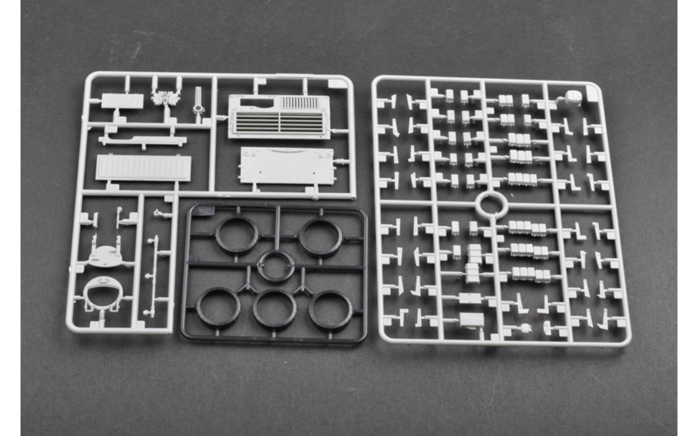 Russian T-62 ERA (Model 1972) - Trumpeter 01556 | kingshobby.com