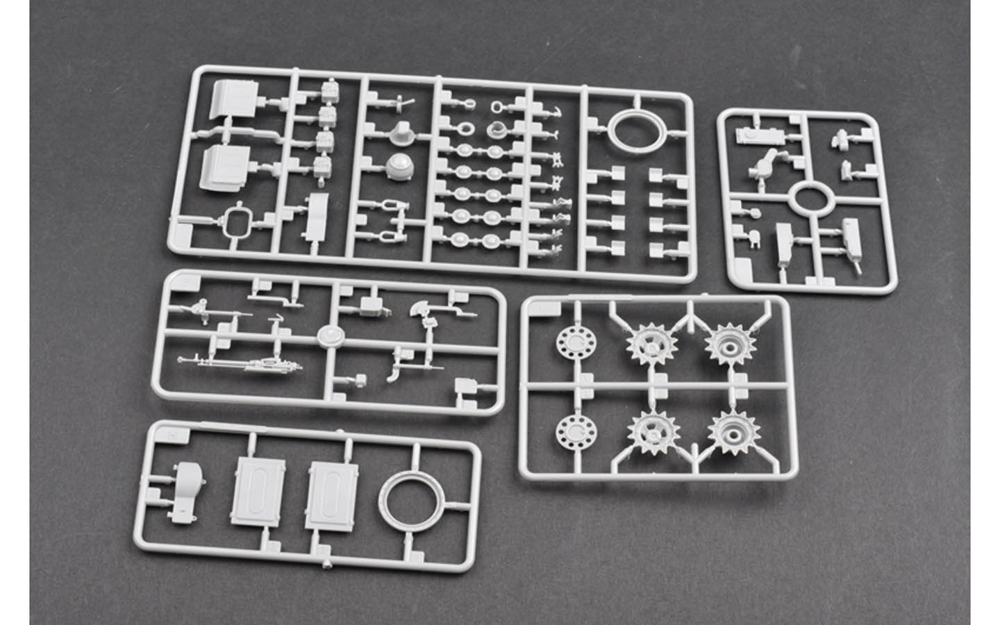 Russian T-62 ERA (Model 1972) - Trumpeter 01556 | kingshobby.com