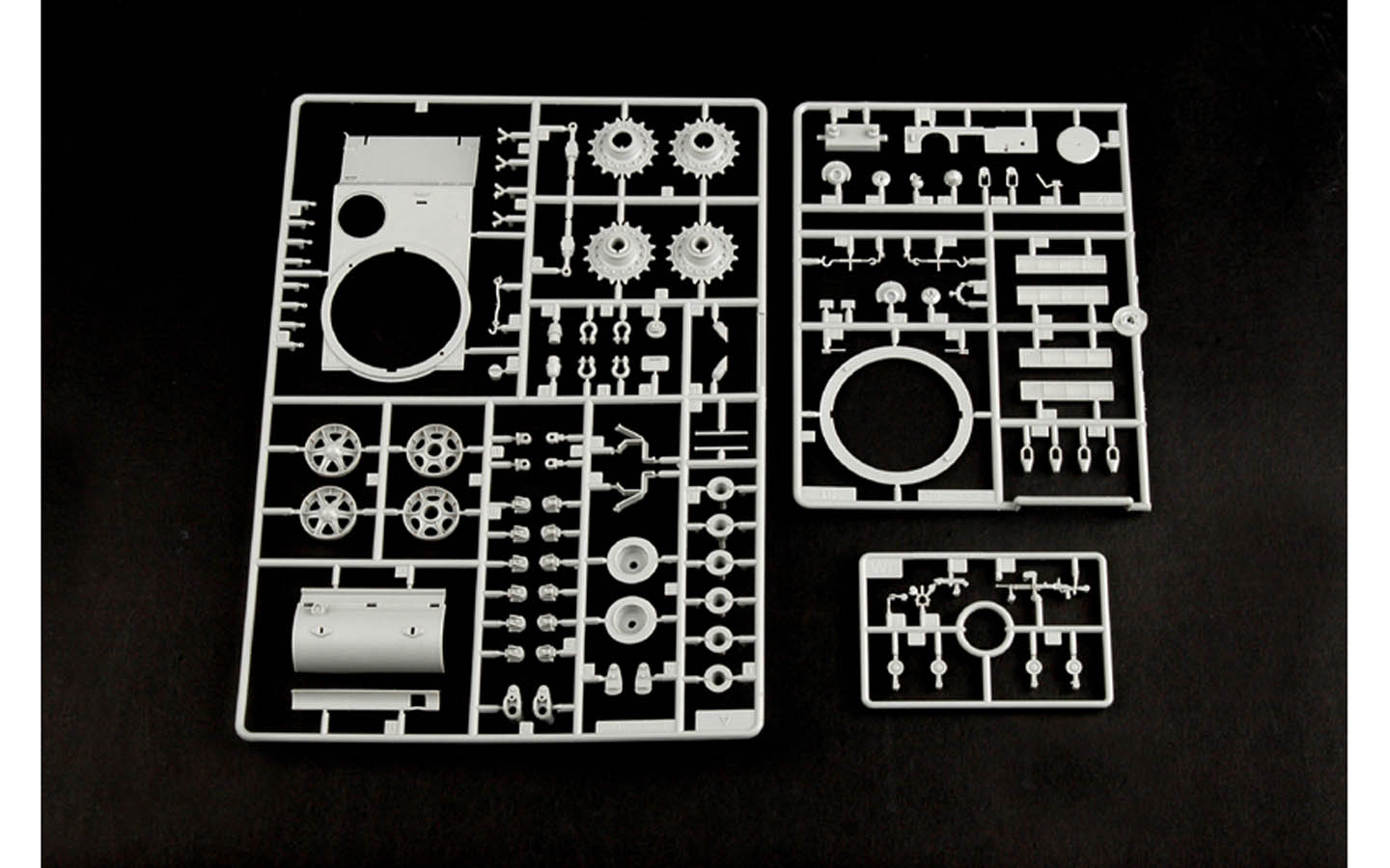 Soviet KV-8 Heavy Tank - Trumpeter 01565 | kingshobby.com