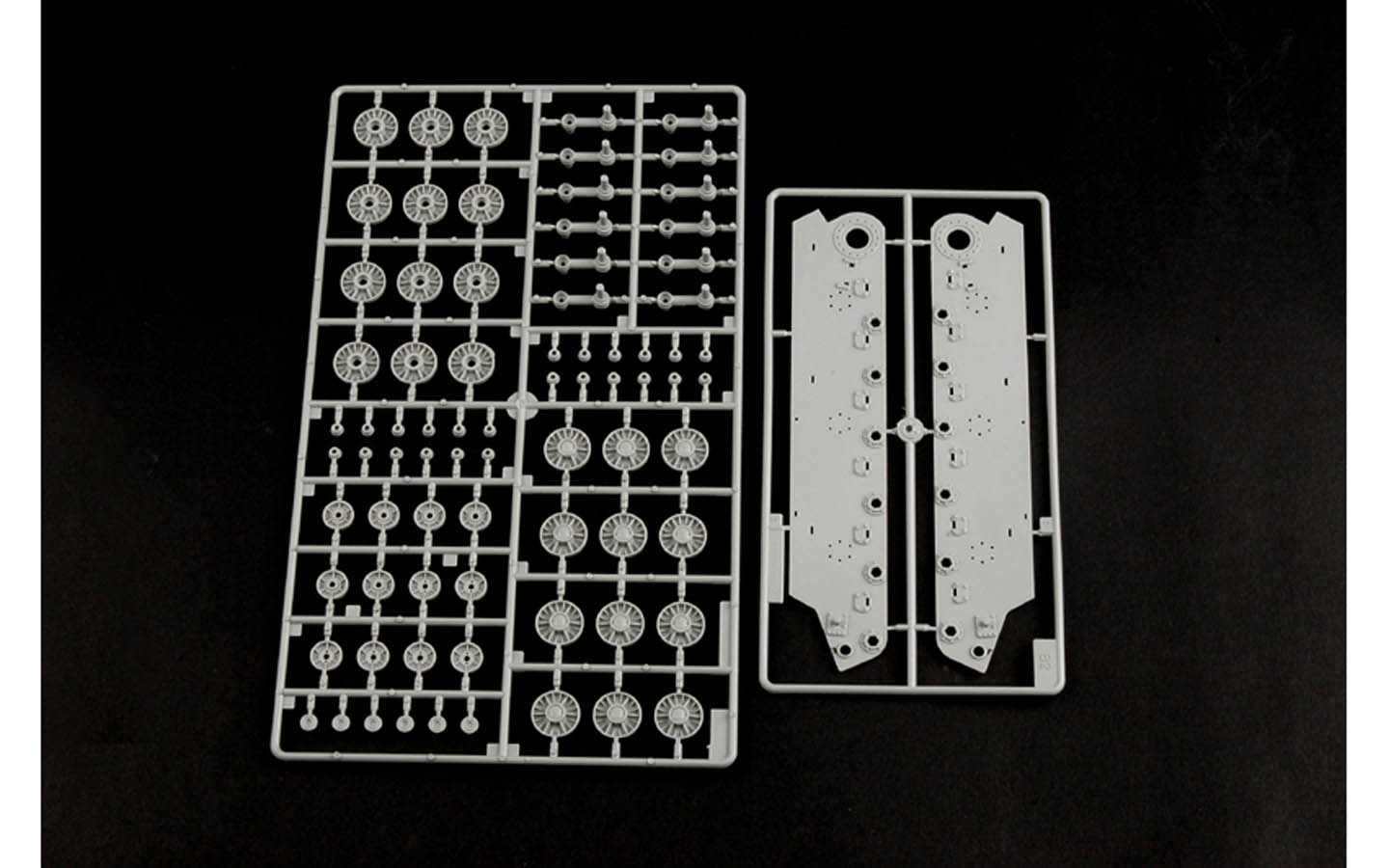 Soviet KV-8 Heavy Tank - Trumpeter 01565 | kingshobby.com