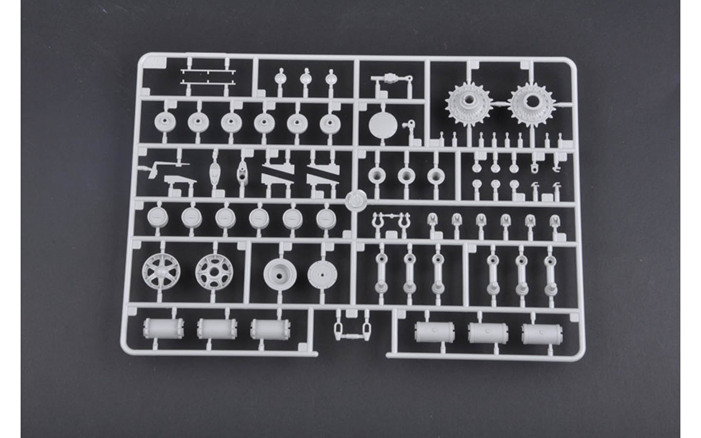 Soviet KV-1S/85 Heavy Tank - Trumpeter 01567 | kingshobby.com