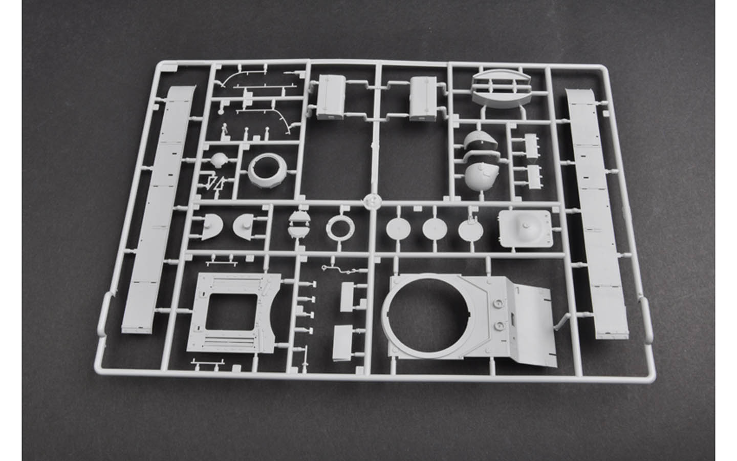 Soviet KV-85 Heavy Tank - Trumpeter 01569 | kingshobby.com