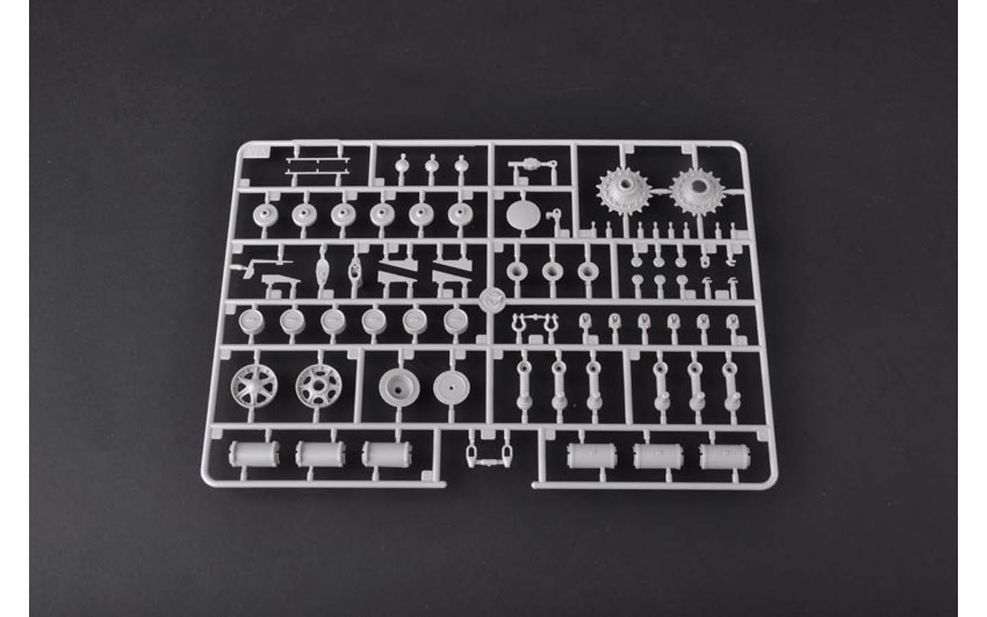 Soviet KV-122 Heavy Tank - Trumpeter 01570 | kingshobby.com