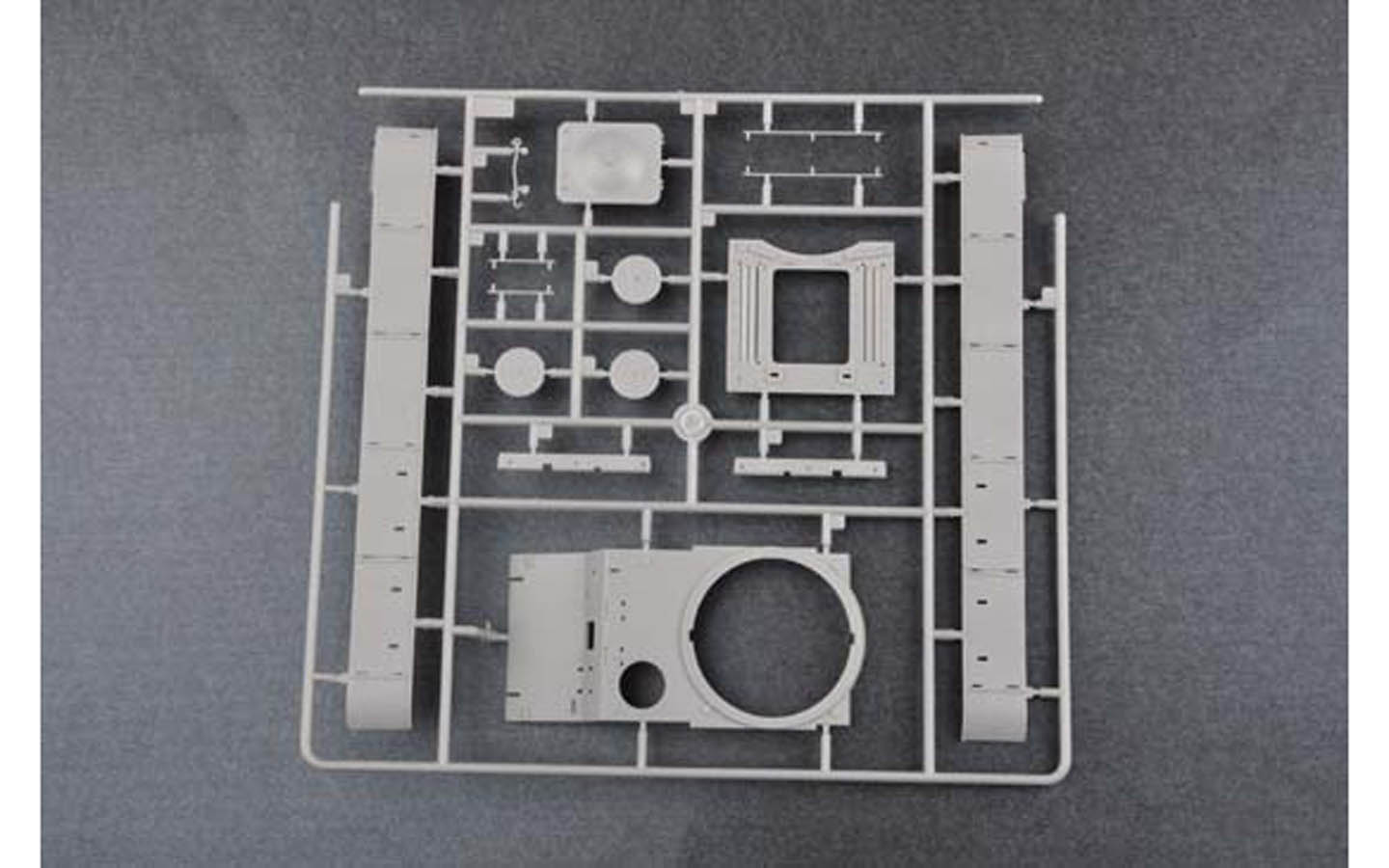 Soviet KV-8S Heavy Tank - Trumpeter 01572 | kingshobby.com
