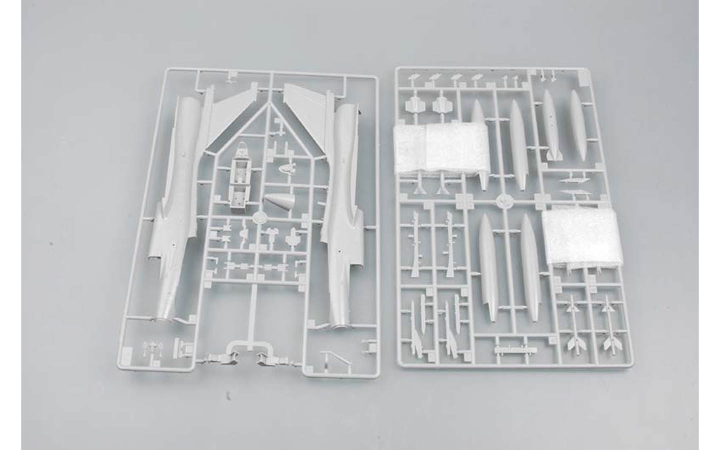 Chinese J-10S Fighter - Trumpeter 01644 | kingshobby.com