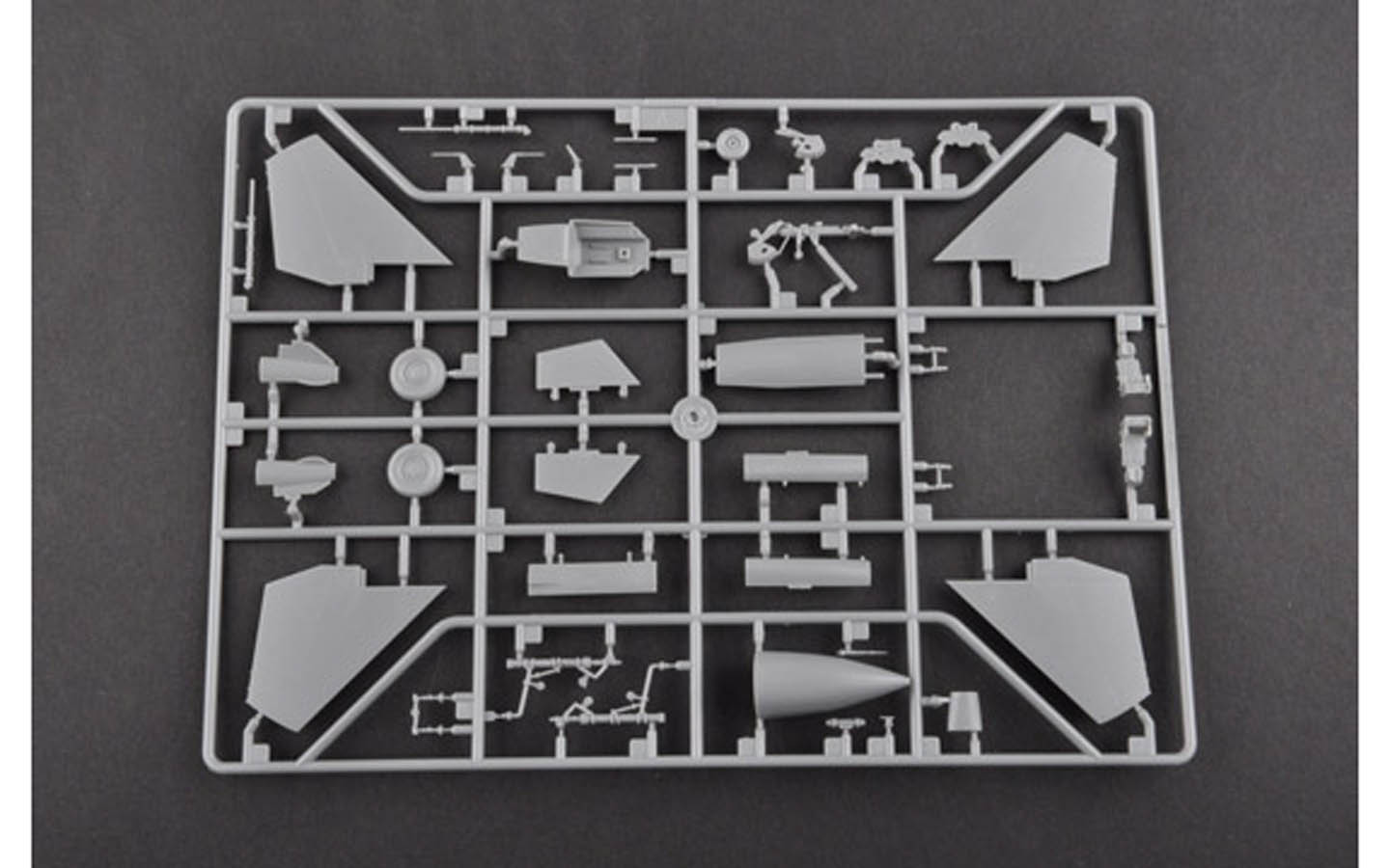 Russian Su-27 Flanker B Fighter - Trumpeter 01660 | kingshobby.com