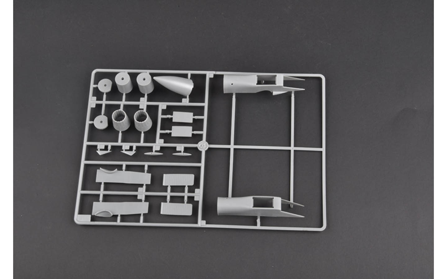 Russian Su-27 Early Type Fighter - Trumpeter 01661 | kingshobby.com