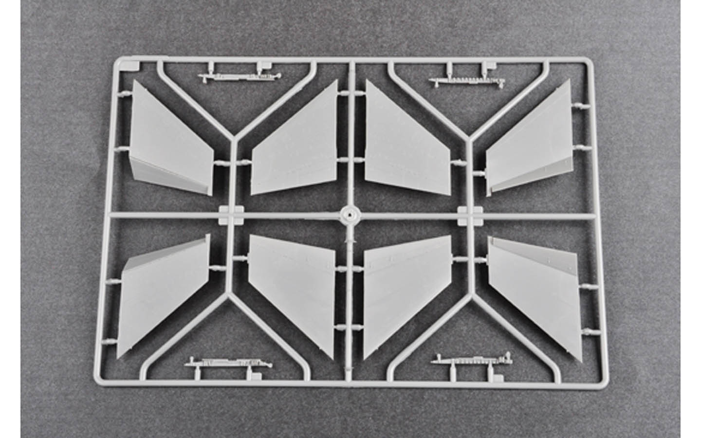 Russian Su-33 Flanker D - Trumpeter 01667 | kingshobby.com