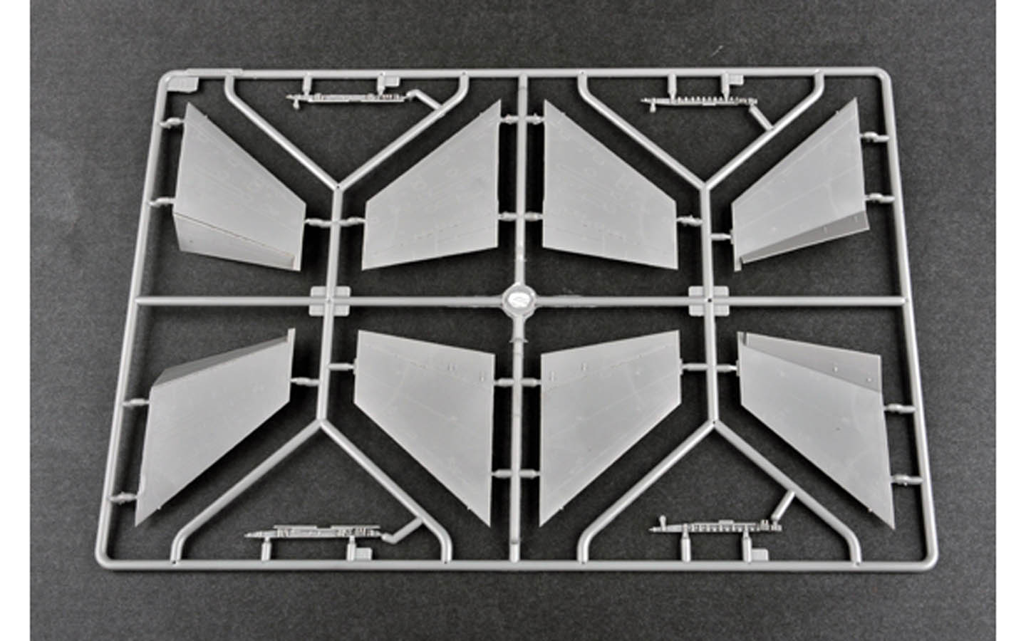 Russian Su-33 Flanker D - Trumpeter 01678 | kingshobby.com