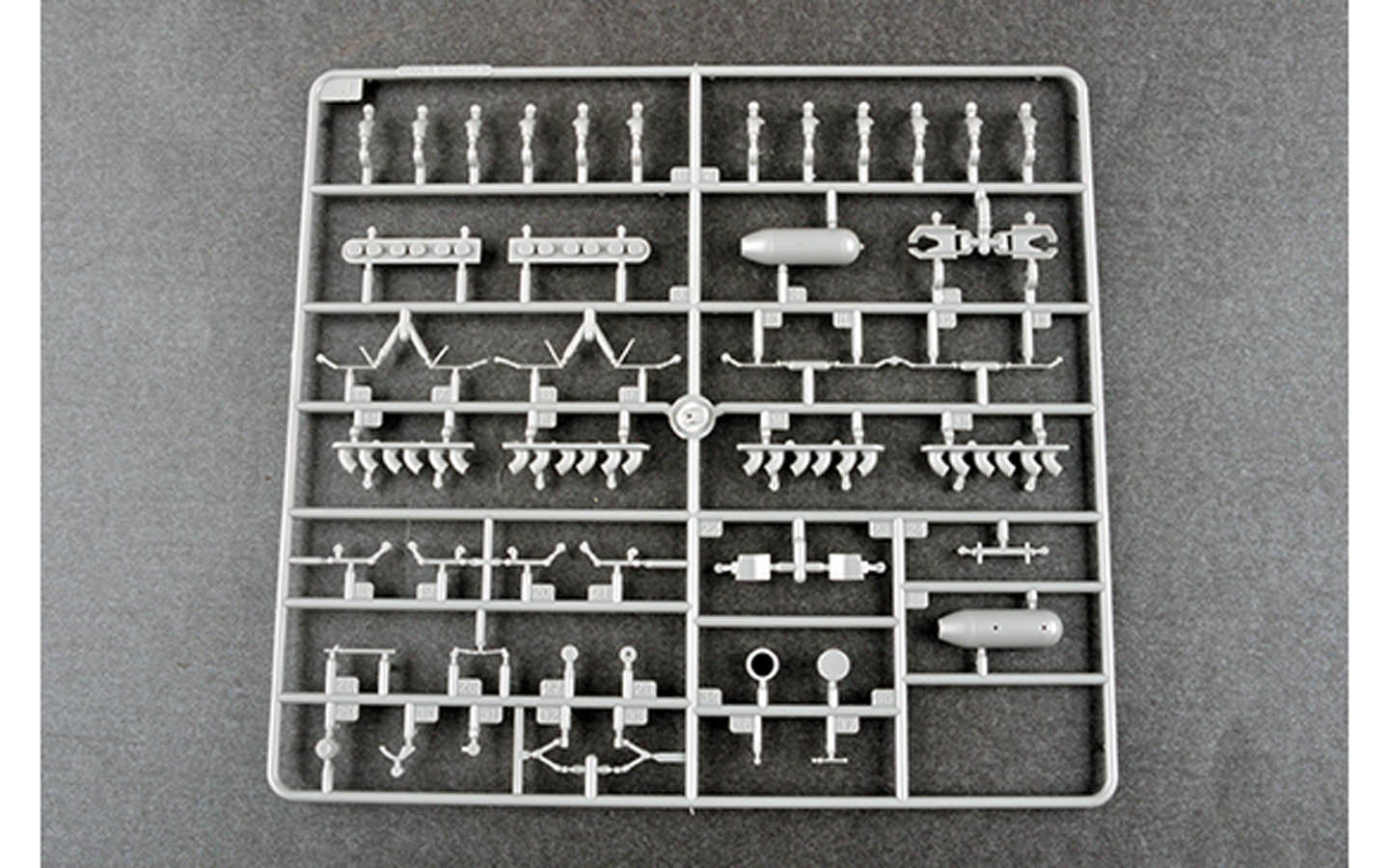 P-40M War Hawk - Trumpeter 02211 | kingshobby.com